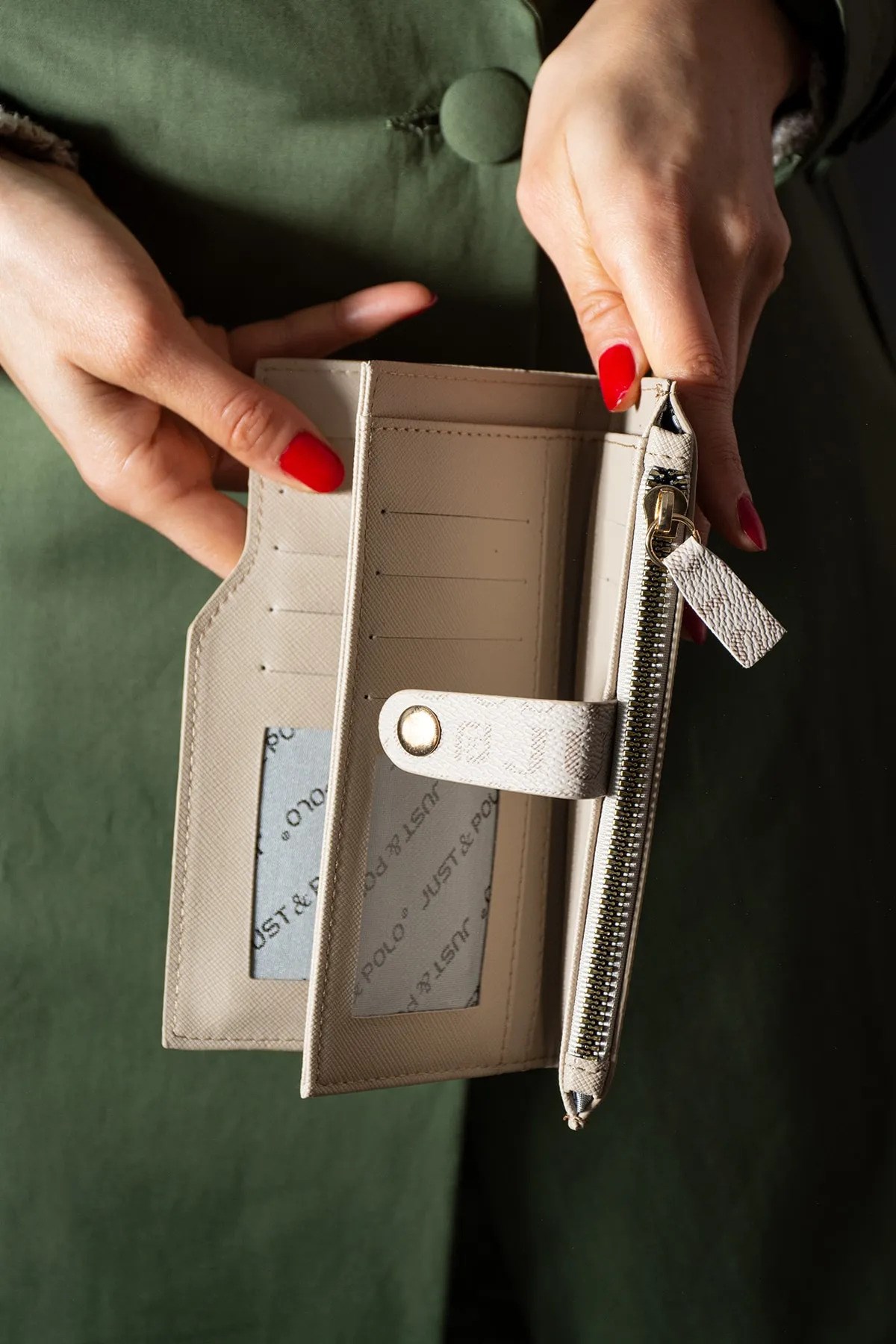 Bol Kartlıklı Kağıt Para ve Bozuk Para Bölmeli Flötr Kadın Cüzdan 10x20cm JP009 Fiyatları | Flo