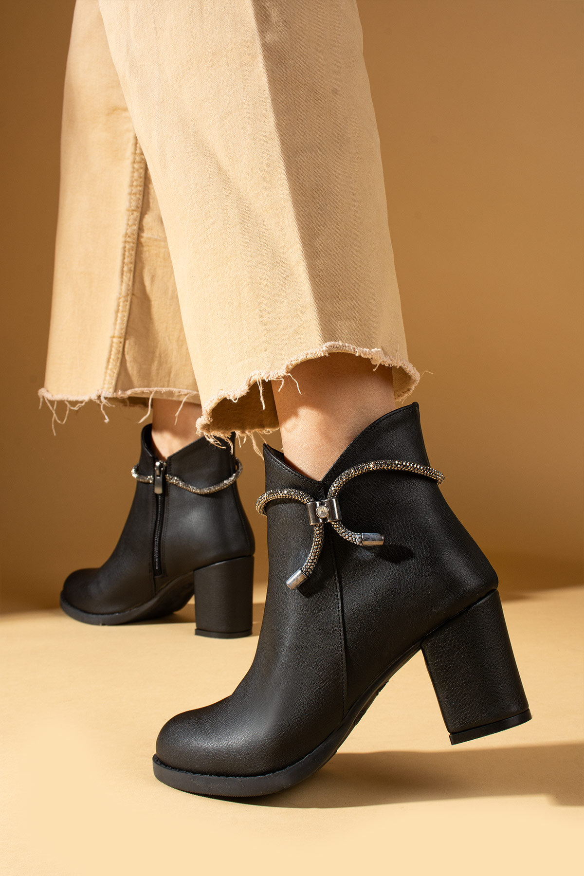 Taş Detaylı Fermuarlı Yuvarlak Burun Kadın Bot 71-8010-24Cilt Fiyatları ...