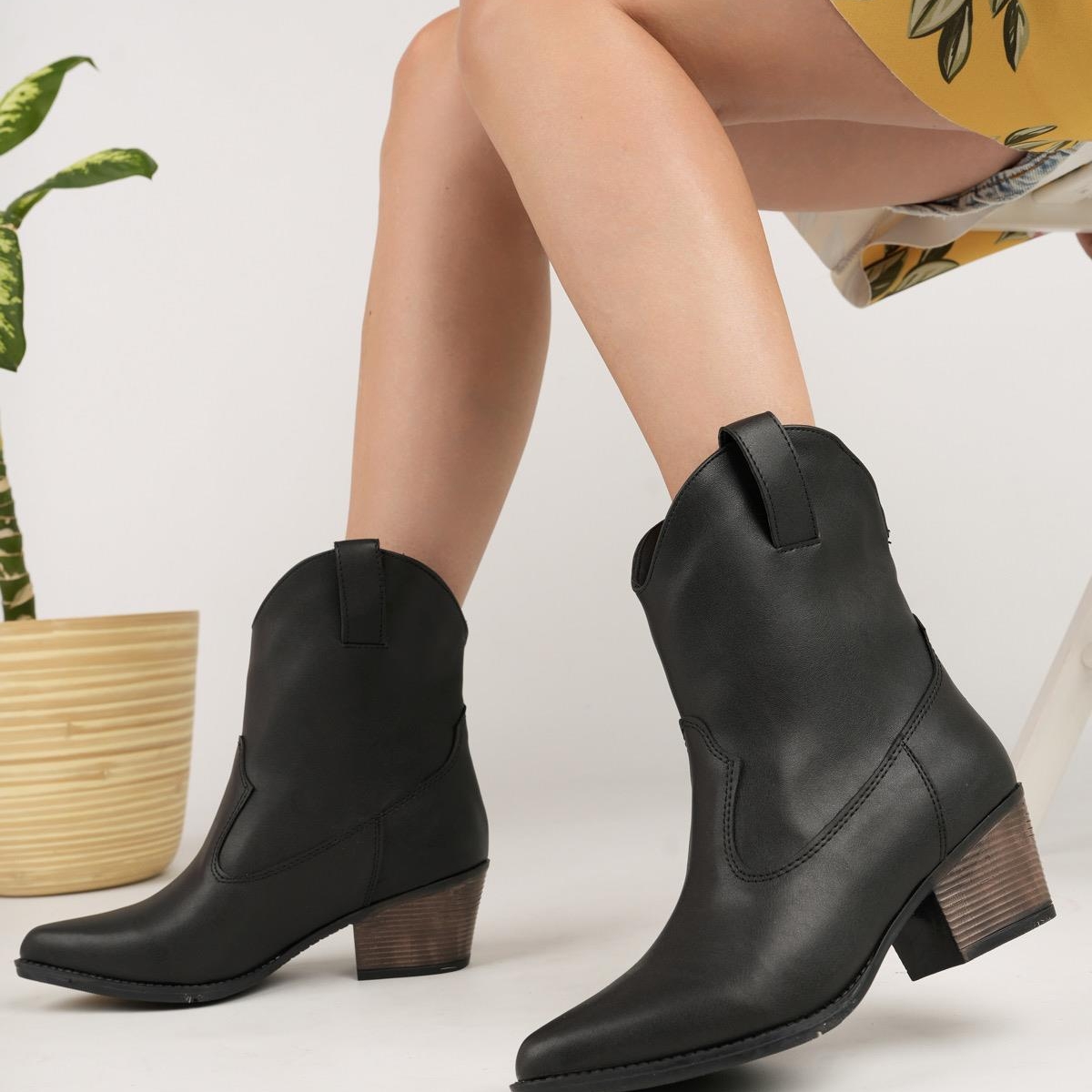 Cowboy Garantili Kadın Şık Tarz ve Rahat Kışlık Topuklu Bot Fiyatları | Flo