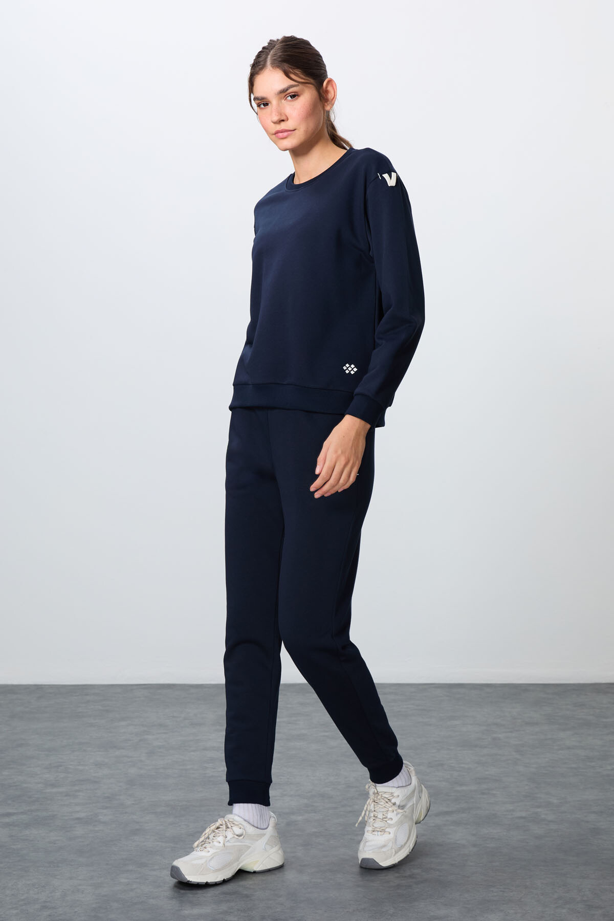 İndigo Kompakt Pamuklu Kalın Pürüzsüz Dokulu O Yaka Oversize Fit Kadın ...